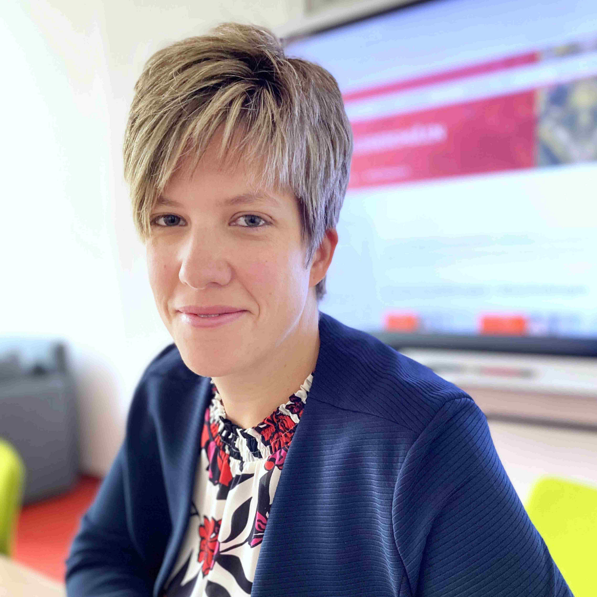 Schul-Team: Lehrer:innen, Sekretariat & Kontaktdaten